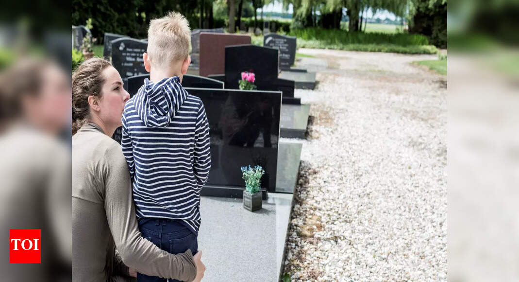 How to cope with loss of a parent, acknowledge grief and celebrate ...