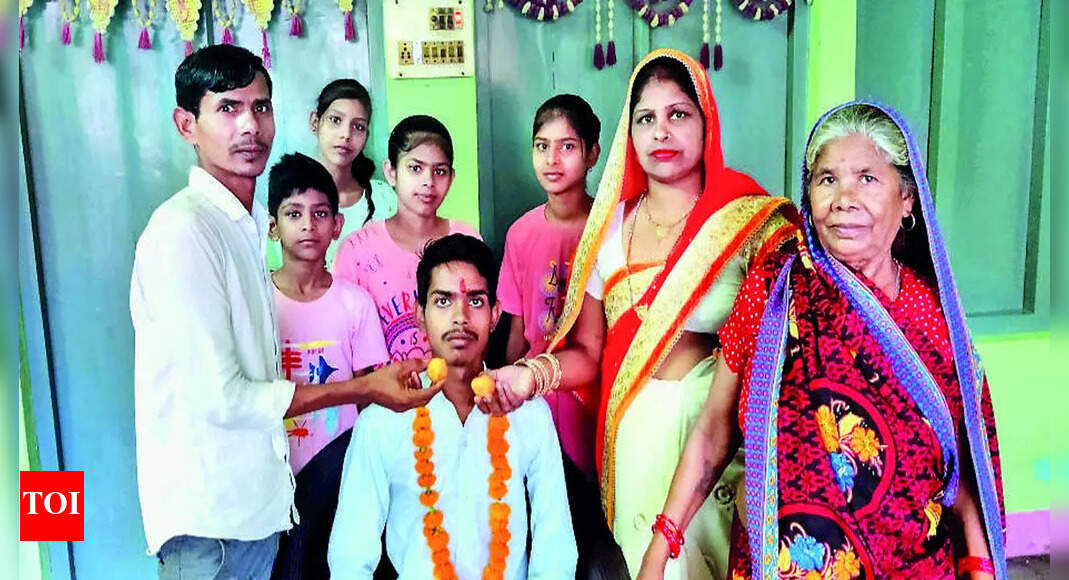 Son Of Vegetable Vendor, This Topper Gives Credit To His Dad | Lucknow ...