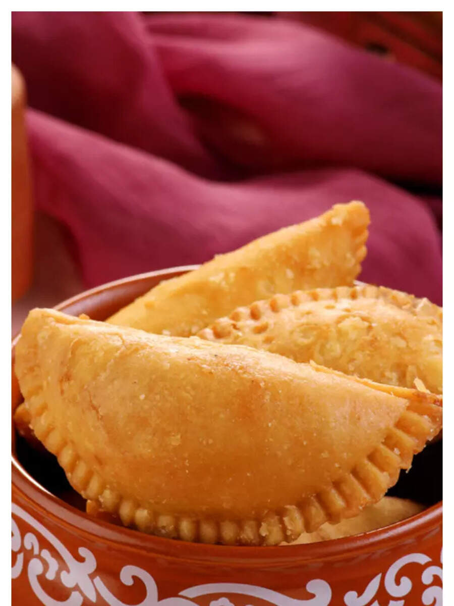 How to make Chandni Chowk's famous Rabri Paratha | Times of India