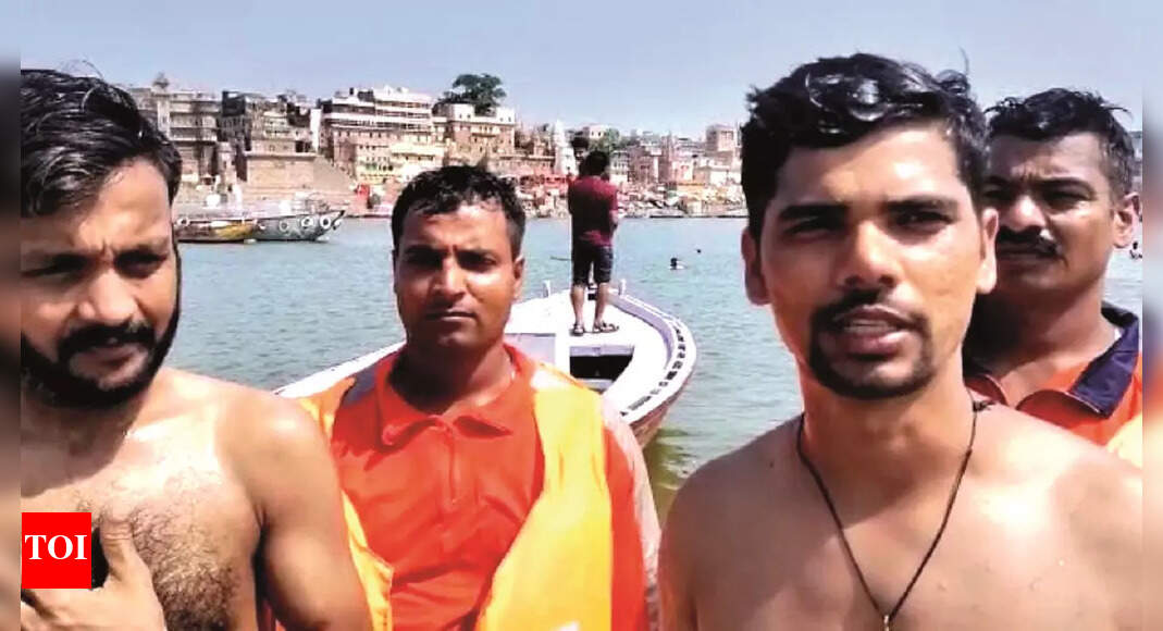 Ndrf: Ndrf Team Rescues 2 Youths From Drowning In The Ganga | Varanasi News - Times of India
