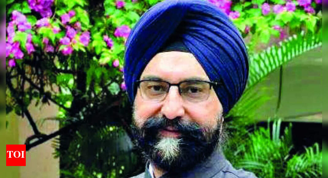 Amul Md: Amul Md’s Car Meets With Accident | Vadodara News - Times of India