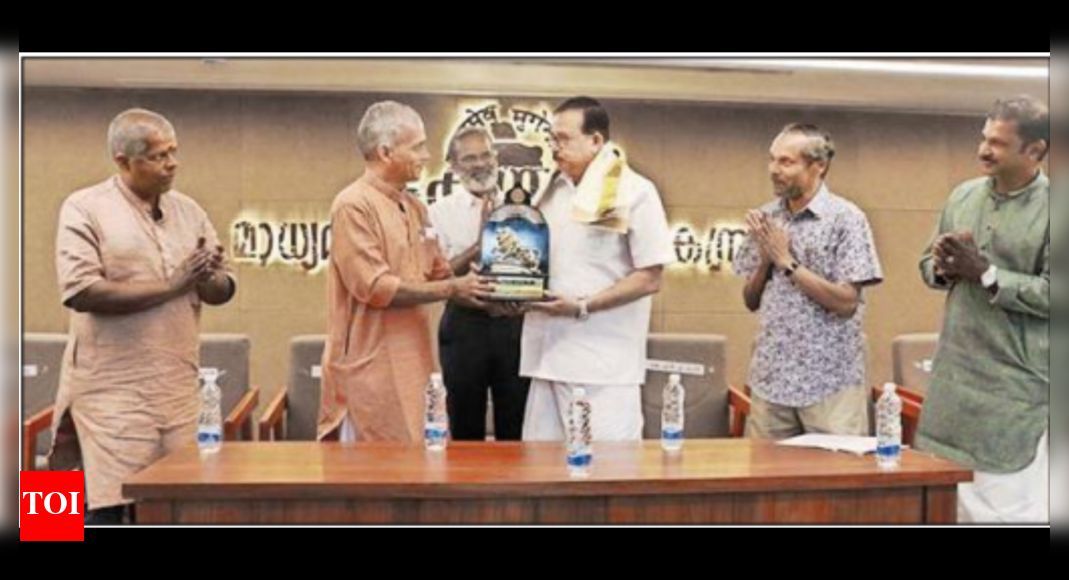 Rss: IUML fumes over KNA Khader attending RSS-linked event | Kozhikode ...