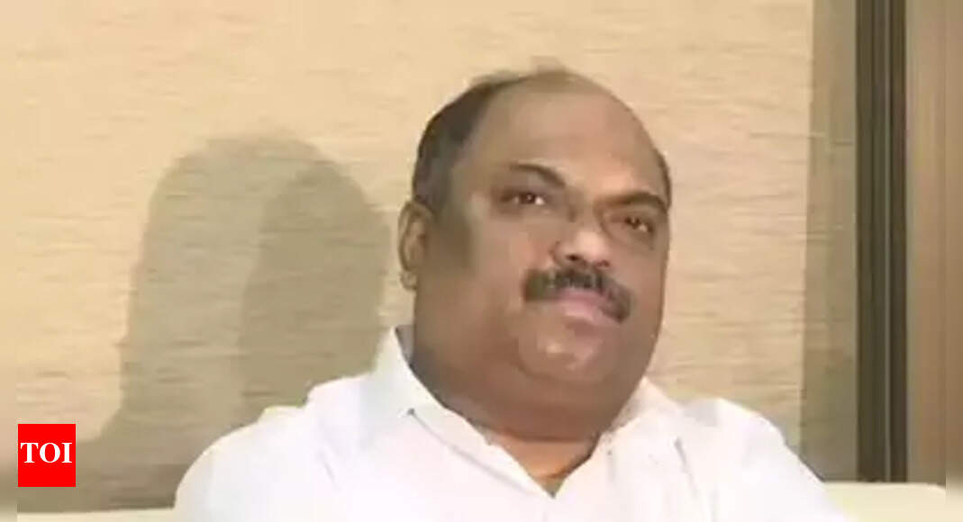 Amid Shiv Sena crisis, party's key strategist Anil Parab spends six ...