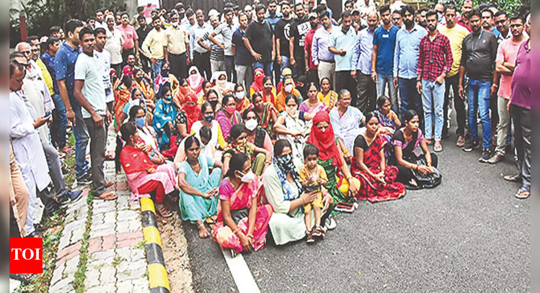 Rajiv Nagar: Rajiv Nagar Residents Stage Protest | Patna News - Times ...