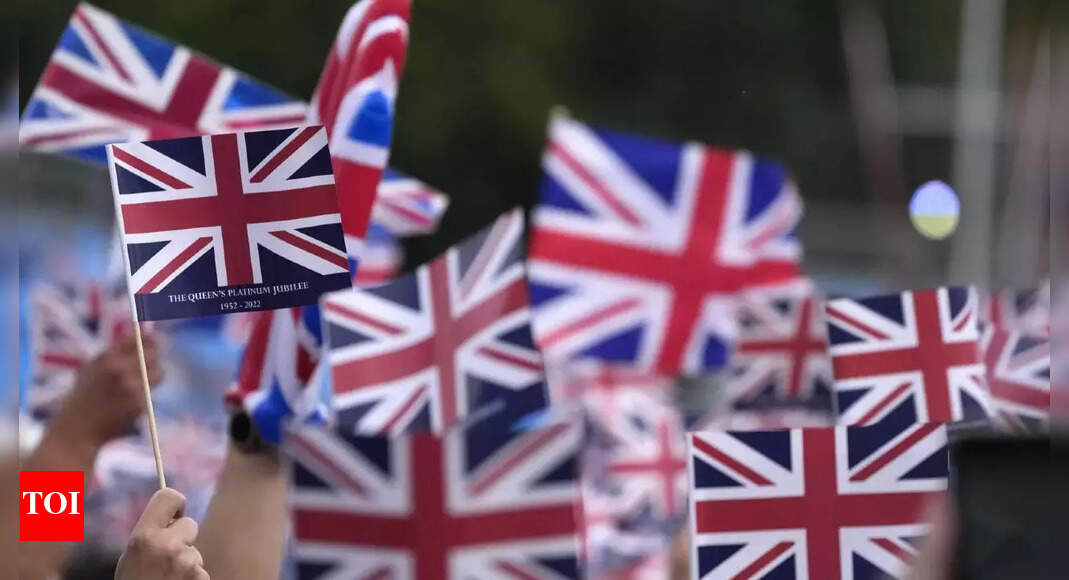 UK trial lawyers stage walkouts in dispute over funding - Times of India