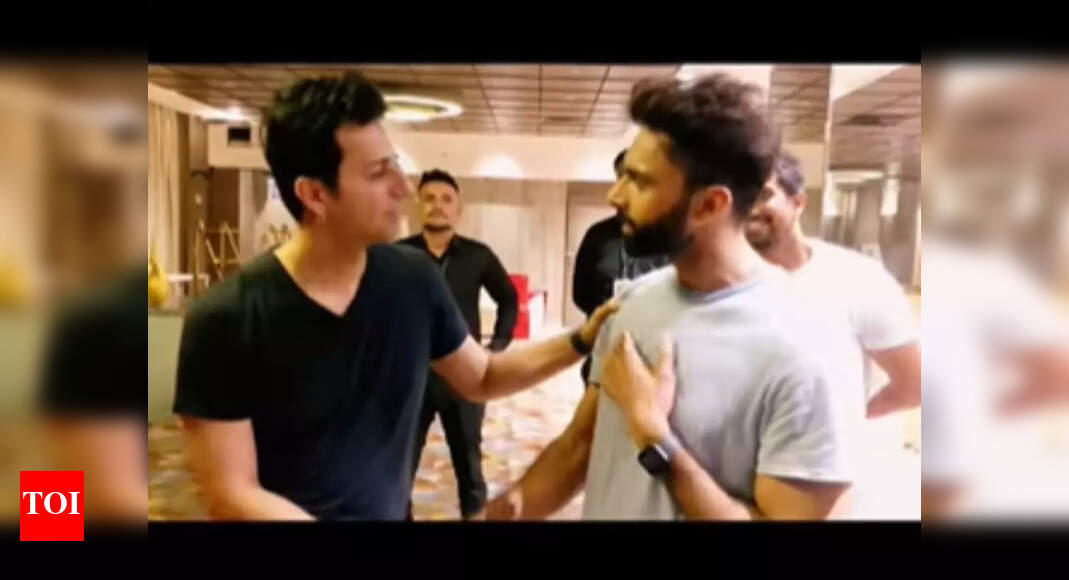 Meet Jain meets Salim-Sulaiman; tags the moment as 'Shukran Allah ...