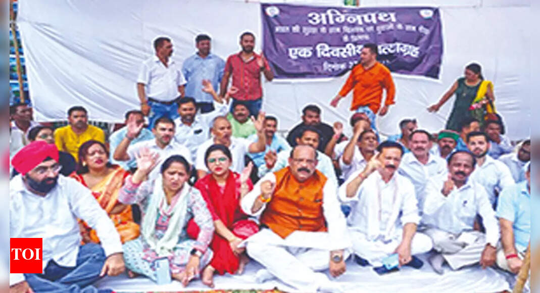 Agnipath: Congress Stages Protests Against Agnipath Scheme Across State ...