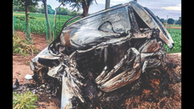 2 Burnt Alive As Carhits Parked Truck | Hyderabad News - Times of India