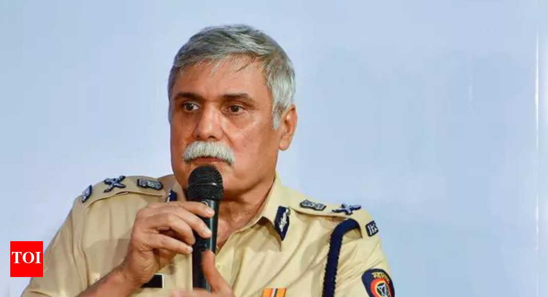Sanjay Pandey: Mumbai police commissioner Sanjay Pandey meets BJP MLAs ...