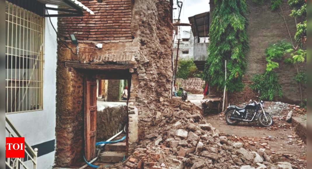 Portions Of Main Entrance To Martyr Rajguru’s Ancestral Home Crumbles ...