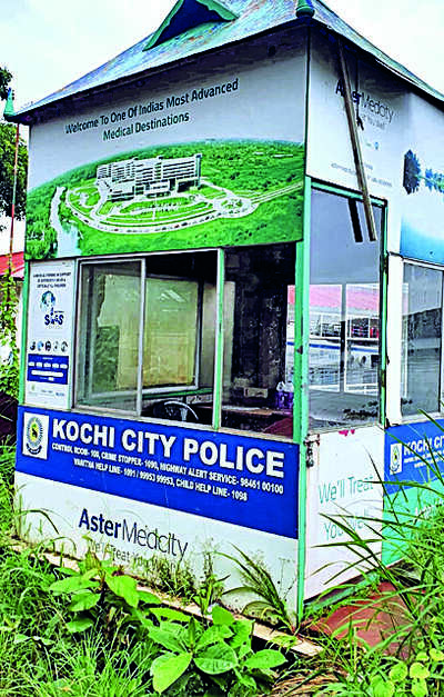 No Cops To Man Aid Posts At Walkway | Kochi News - Times of India