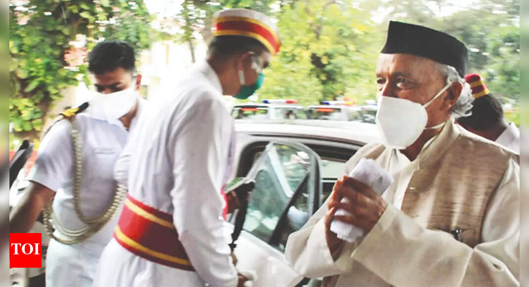 Fadnavis: On Day Fadnavis Visited, Guv Ordered Floor Test | Mumbai News ...