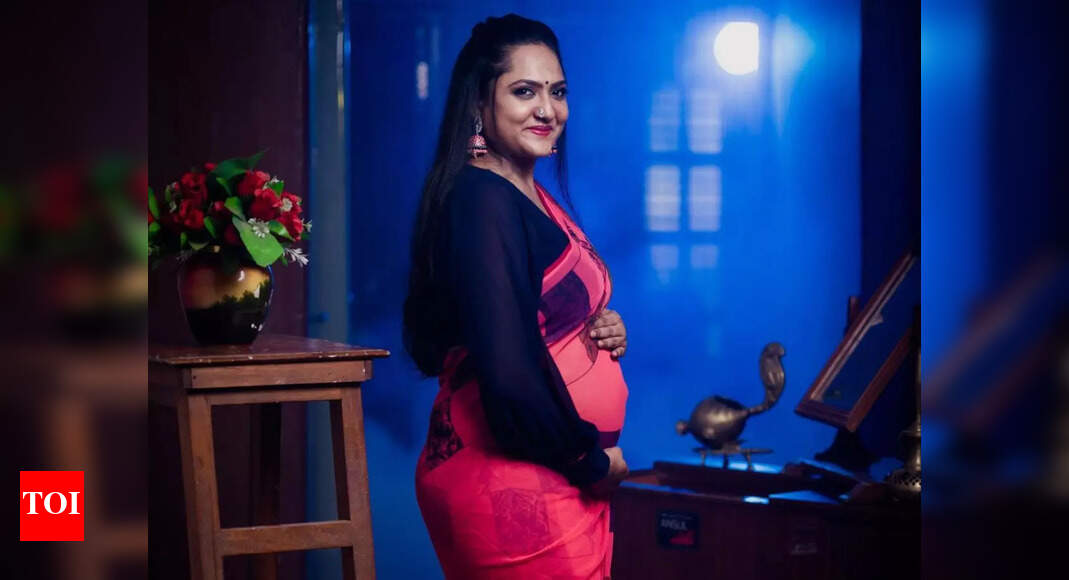 Actress Manasa Joshi announces pregnancy; says, " Stepping into a new ...