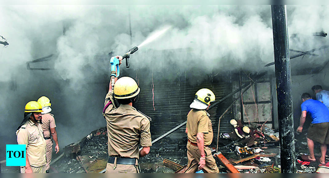 Hathua Market: Lightning Strike Sparks Fire At Hathua Market | Patna ...