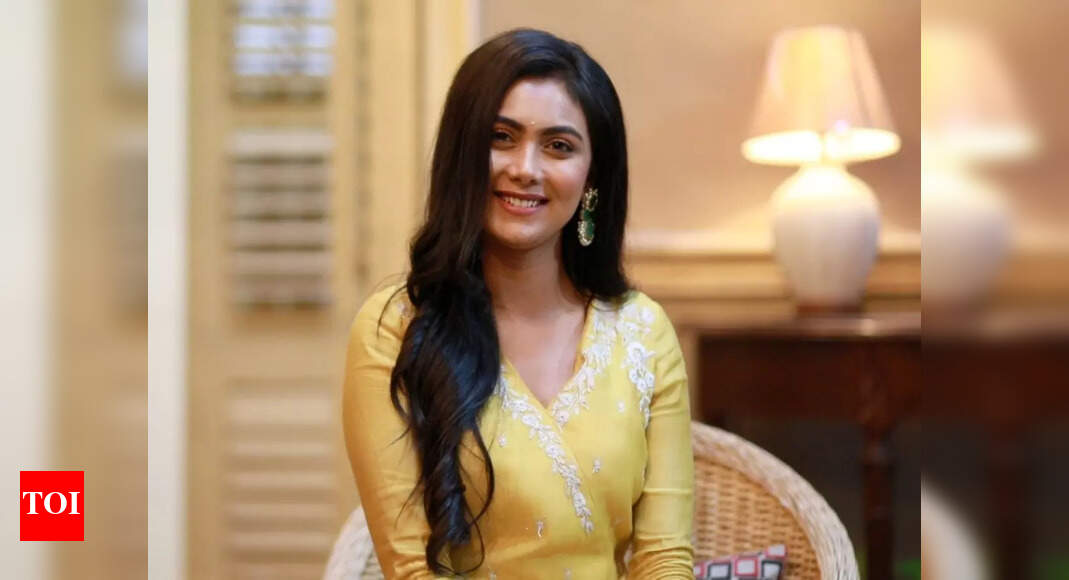 Bengali actress Idhika Paul turns a year older - Times of India