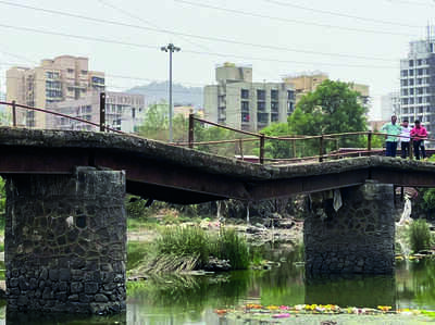 Over 50-yr-old Patri Pool Bridge In Panvel Caves In | Navi Mumbai News ...