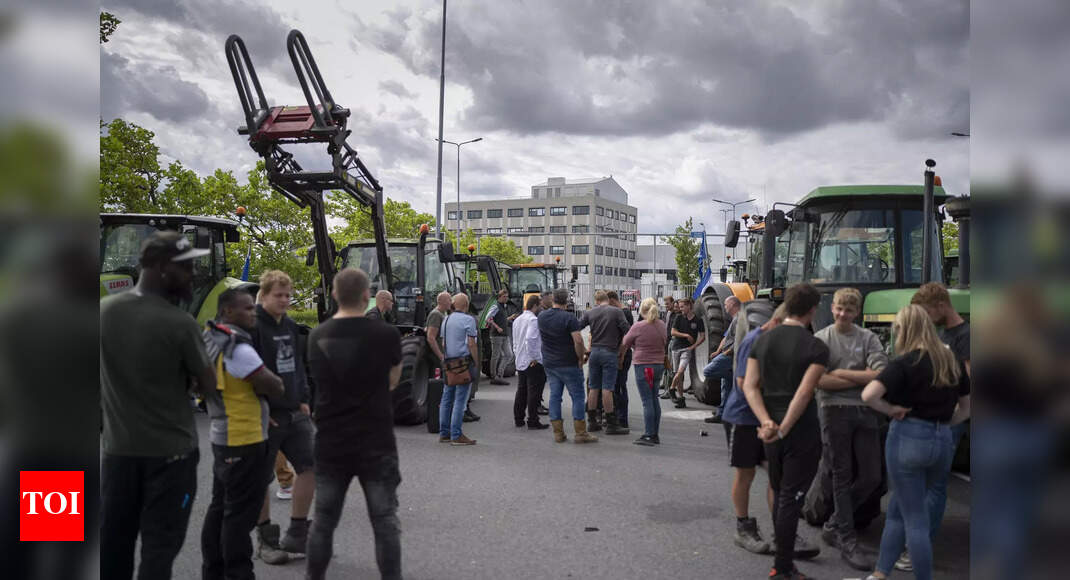 Dutch farmers angry at emission norms block entrances to supermarket ...