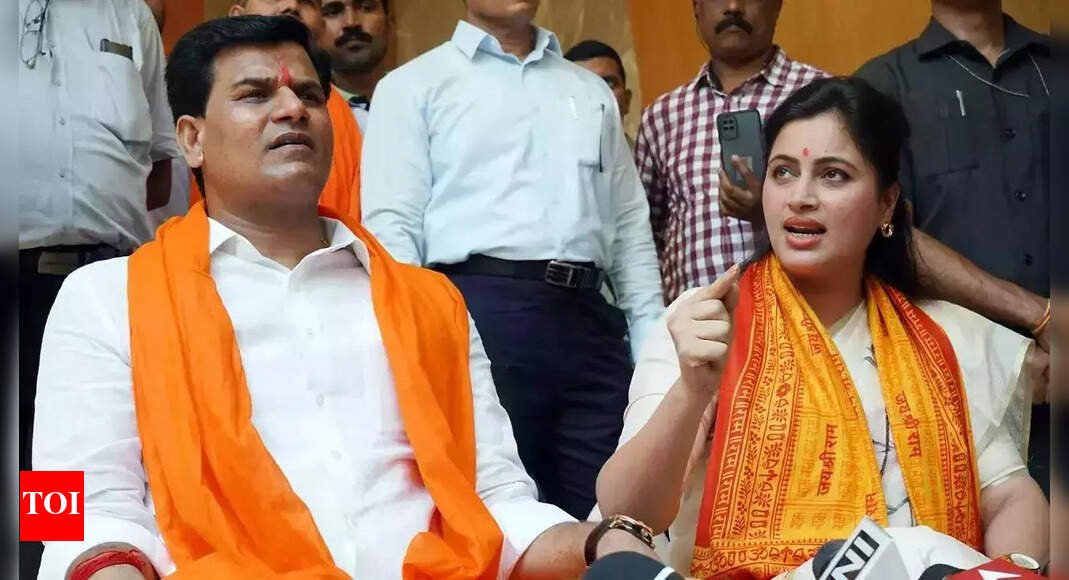 Rana: Hanuman Chalisa row: Court grants pre-arrest bail to MP Navneet Rana, MLA husband in ...