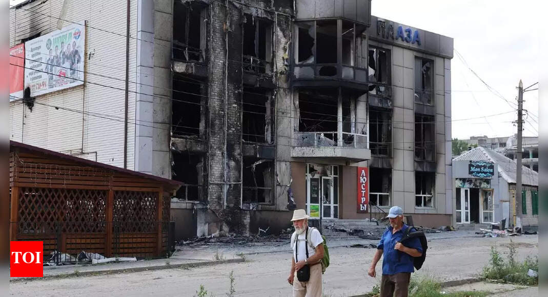 Lysychansk: Ruined Lysychansk eerily silent, residents remain in bomb ...