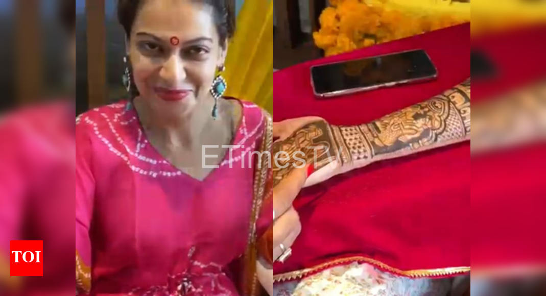 Bride-to-be Payal Rohatgi dazzles in a pink bandhani suit on her ...