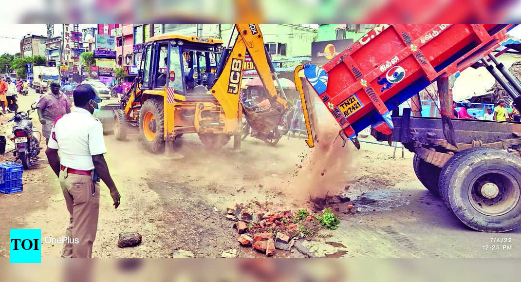 Avadi: Avadi Police Take It Upon Themselves To Repair Roads To Prevent ...