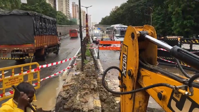 Mumbai: Traffic movement affected due to rain, infrastructure work | Mumbai News - Times of India