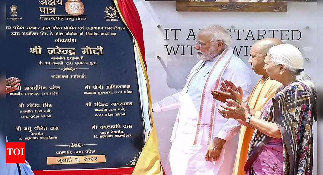 PM Narendra Modi inaugurates new mid-day meal kitchen in Varanasi ...