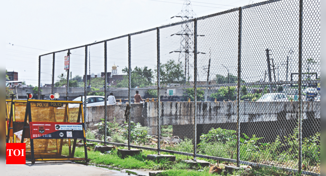 Nullah: Fencing Work Along Buddha Nullah All Set To Miss June-end ...