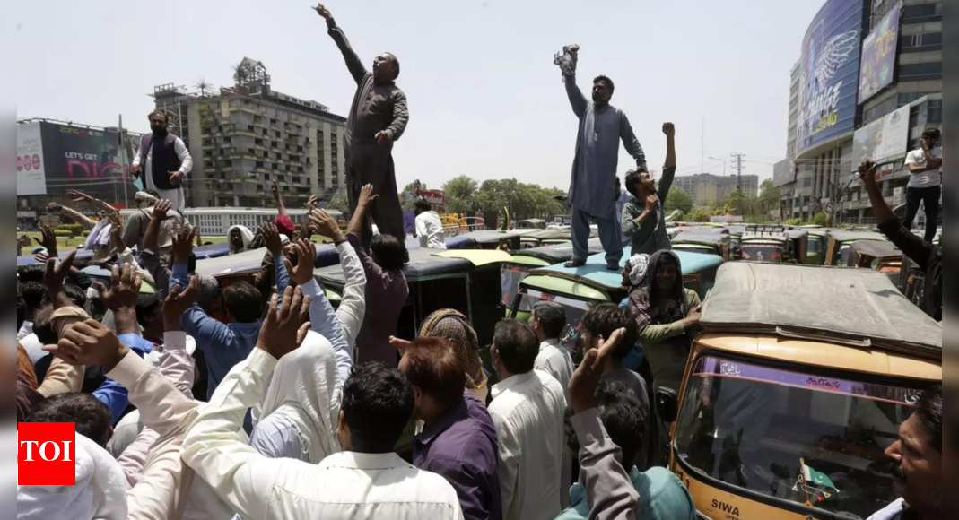 Rattled By High Cng Price, Auto Drivers Plan Intense Protests | Pune ...