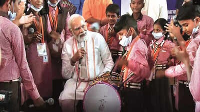 Pm Interacts With Students, Impressed With Their Skills | Varanasi News ...