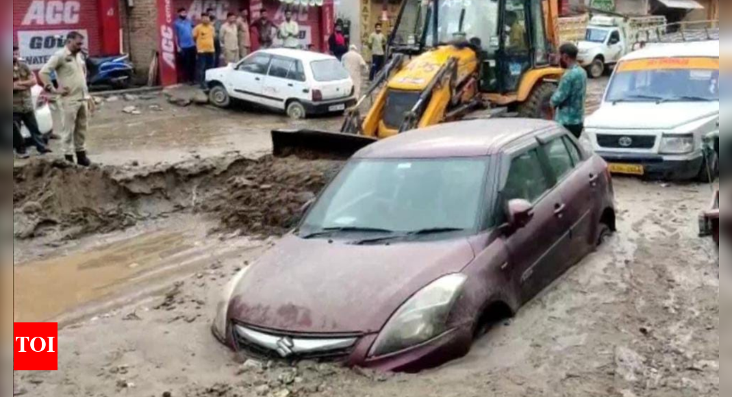 J&K: Cloudburst triggers flash floods in Doda; advisories issued in Ramban, Samba | Jammu News ...