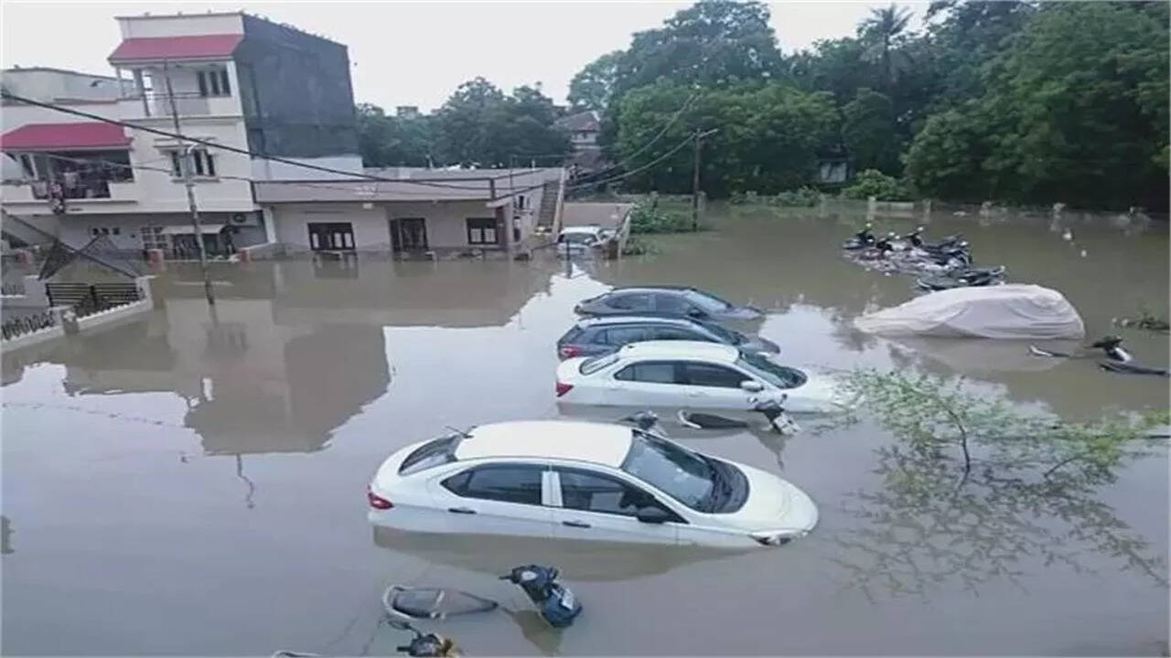 Flood situation in many cities including Rajkot and Surat, heavy rains will occur at these ...