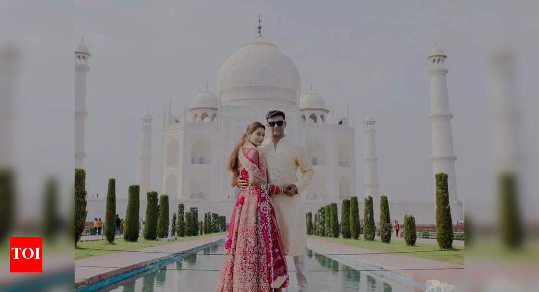 Payal Rohatgi and Sangram Singh visit the 'symbol of love' Taj Mahal ...