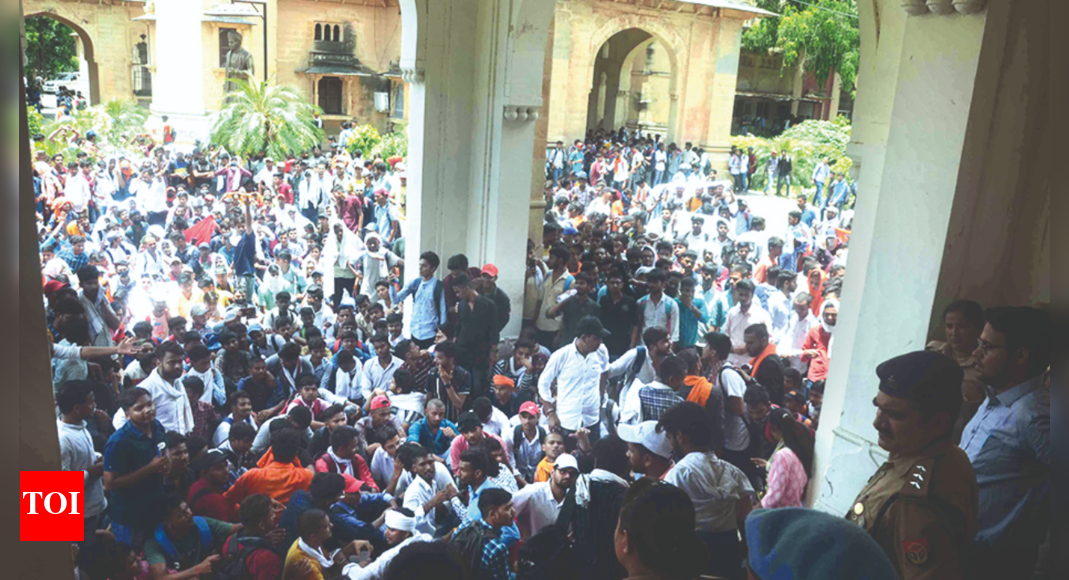 Au Students Stage Protest | Allahabad News - Times of India
