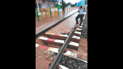 Train Services To Sou Hampered | Vadodara News - Times of India