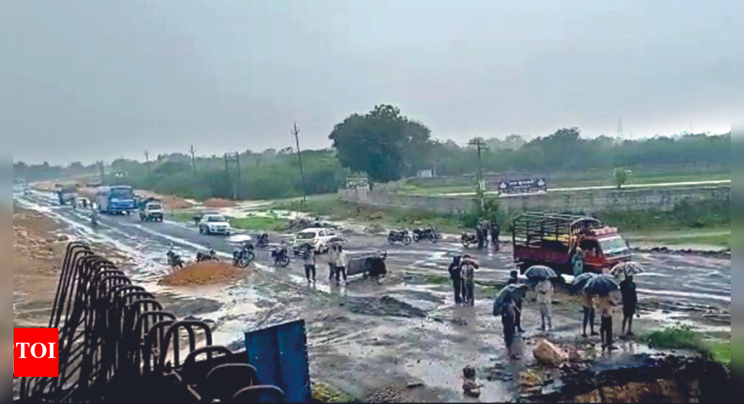 Heavy rain claims 14 lives in 24 hours in Gujarat | Ahmedabad News ...