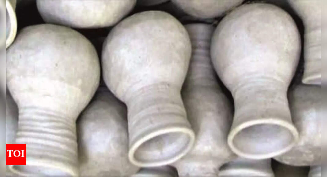 Assam: Potters In Assam Cry For Survival, Seek Govt Support | Guwahati ...
