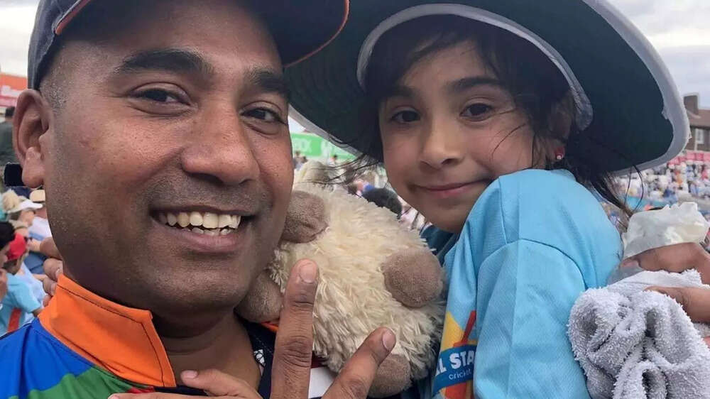 In Pics - Heartwarming gesture from Rohit Sharma after his six hit ...