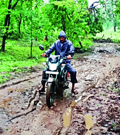 Gadchiroli: Doc Travels 17km In Heavy Rain To Treat Pregnant Woman ...