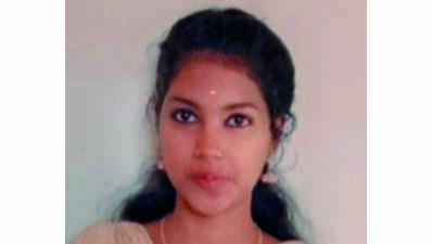 Sandhiya: This Tribal Girl Will Be First Graduate In Her Settlement ...