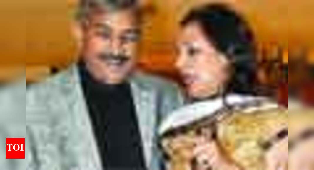 Congress leader Pramod Tiwari celebrates his 60th birthday in Allahabad ...