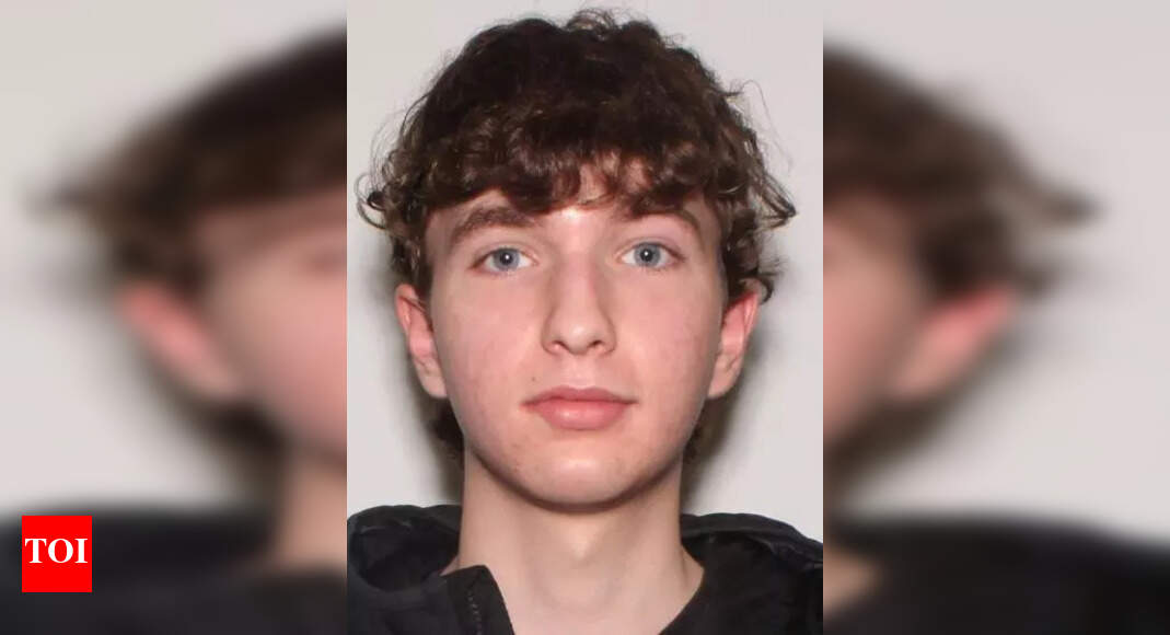 US gun lobby hails 'hero' who shot dead gunman in mall attack - Times ...