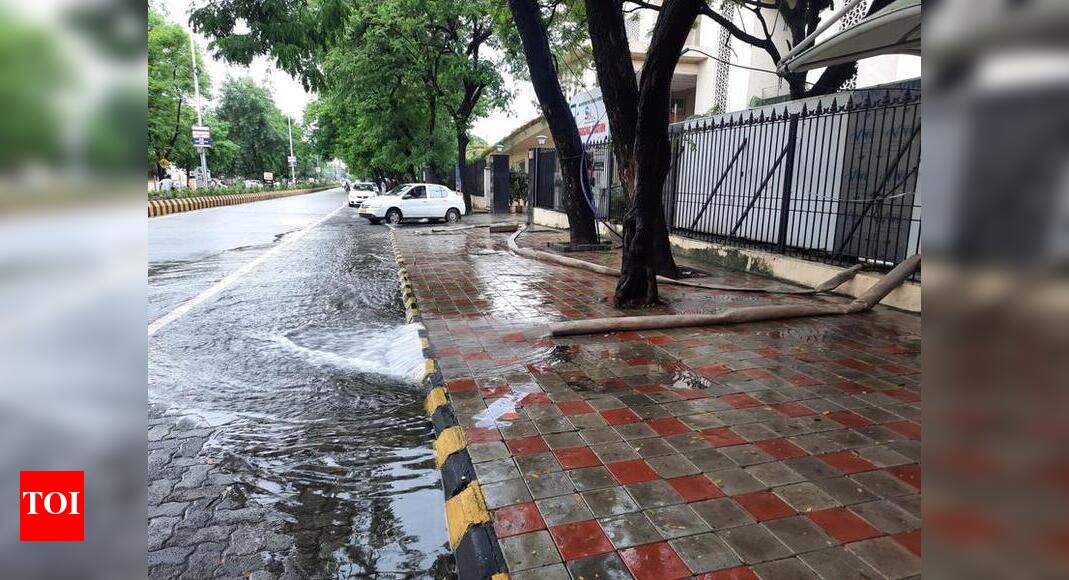 Metro pumping out rainwater from HO on VIP Road | Nagpur News - Times ...