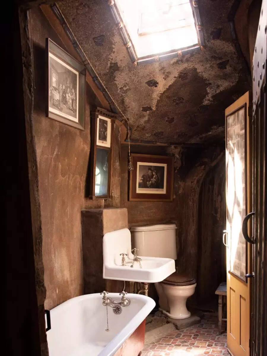 SRK to Deepika Padukone: Bathrooms of celebs that you must bookmark for ...