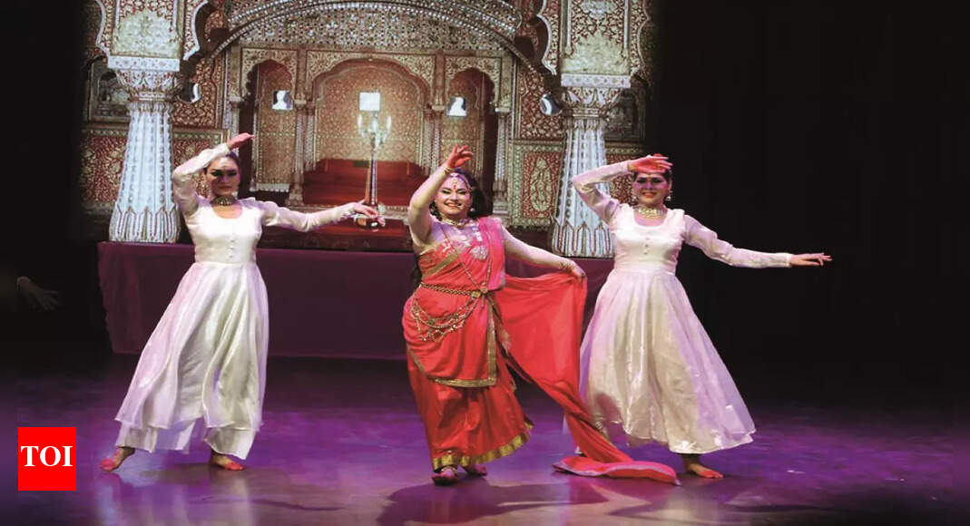 Draupadi: Play On Draupadi Inspires Women To Fight For Rights | Lucknow ...