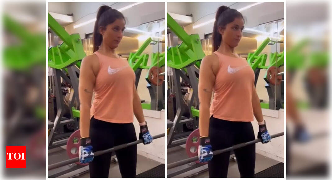 Video: Poonam Dubey push her limits at the gym | Bhojpuri Movie News ...