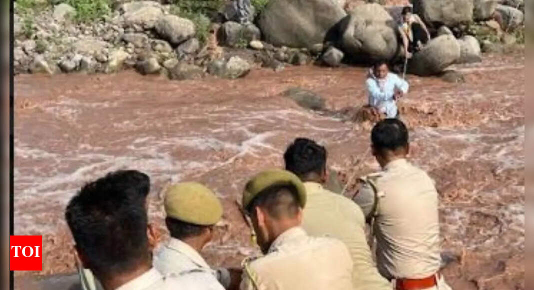 Jammu and Kashmir: Udhampur Police, SDRF teams rescue four persons ... Jammu and Kashmir: Udhampur Police, SDRF teams rescue four persons ...