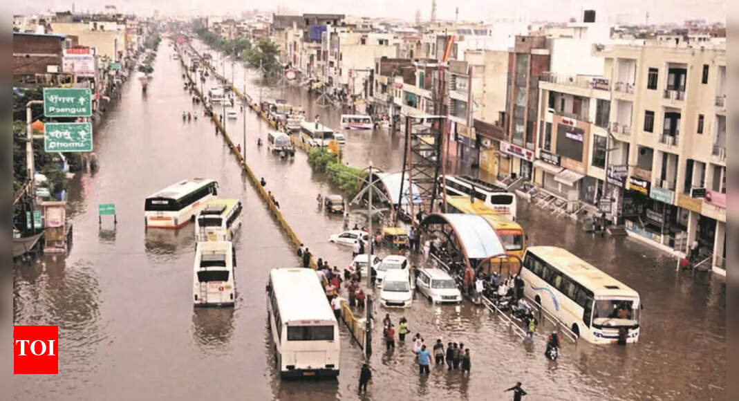 Heavy Rain Throws Traffic Into A Tizzy | Jaipur News - Times of India