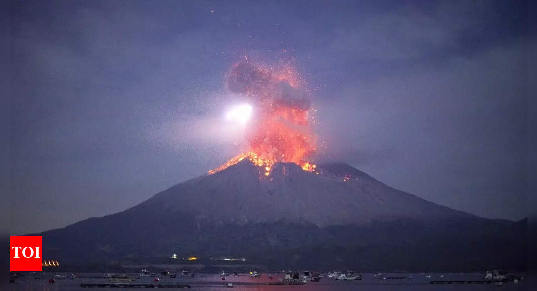 Sakurajima: Western Japan's Sakurajima volcano erupts, triggers ...