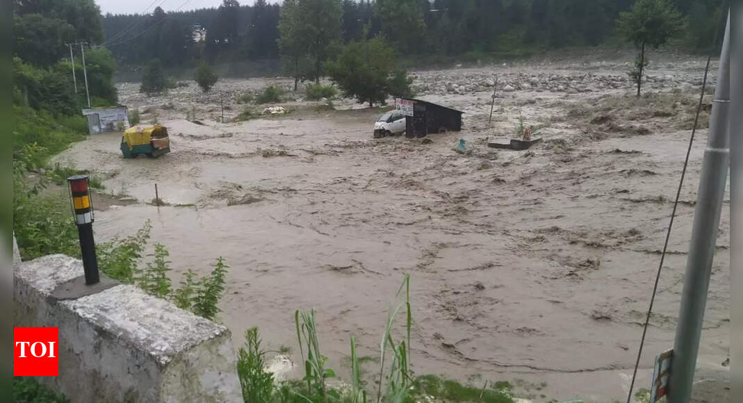Manali: Himachal Pradesh: Beas river in spate after flash floods in upper Manali | Shimla News ...